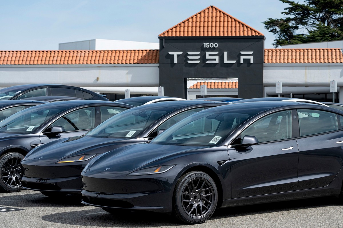 Tesla entrega primeiro carro de forma autônoma na casa de cliente ...